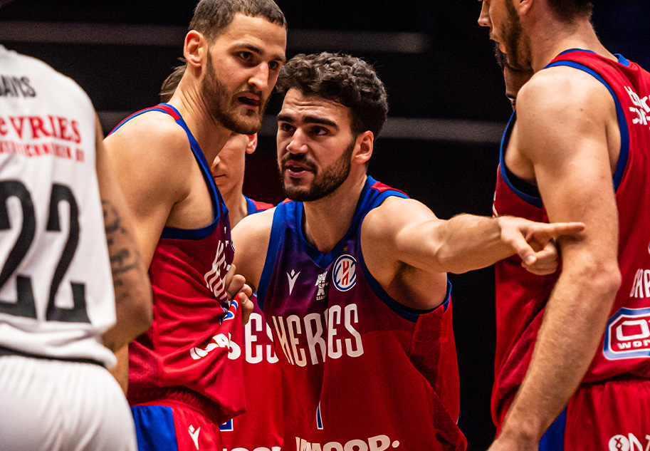 Basketball clothing and accessories | Macron Technical Sportswear